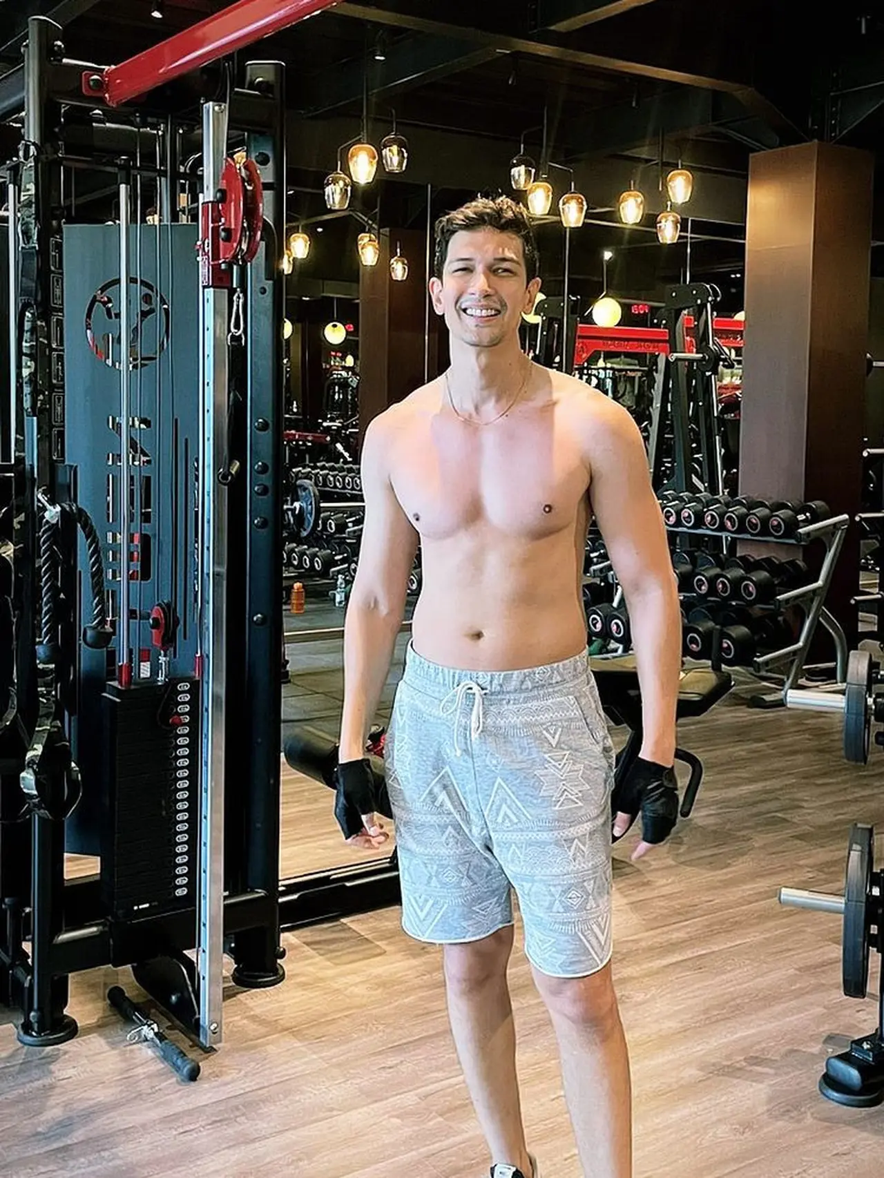 7 Potret Dimas Beck yang Kini Makin Kekar, Dipuji Makin Macho - Hot ...