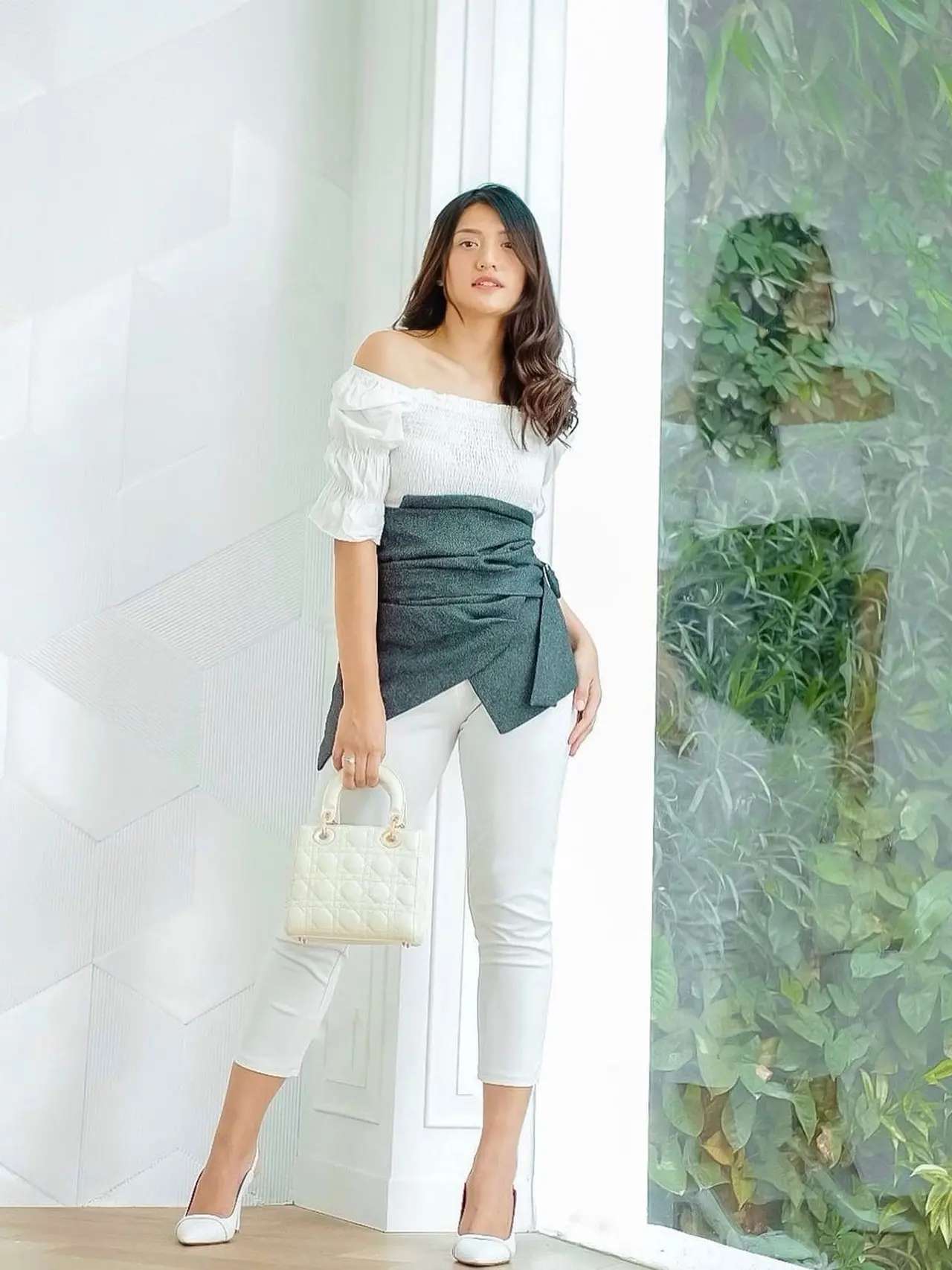 5 Gaya Cantik Istri Para Komika Tanah Air, Bukti Cowok Humoris Magnet ...