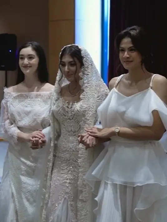 Para Bridesmaid di Pernikahan Sarah Keihl, Ranty Maria dan Hana ...