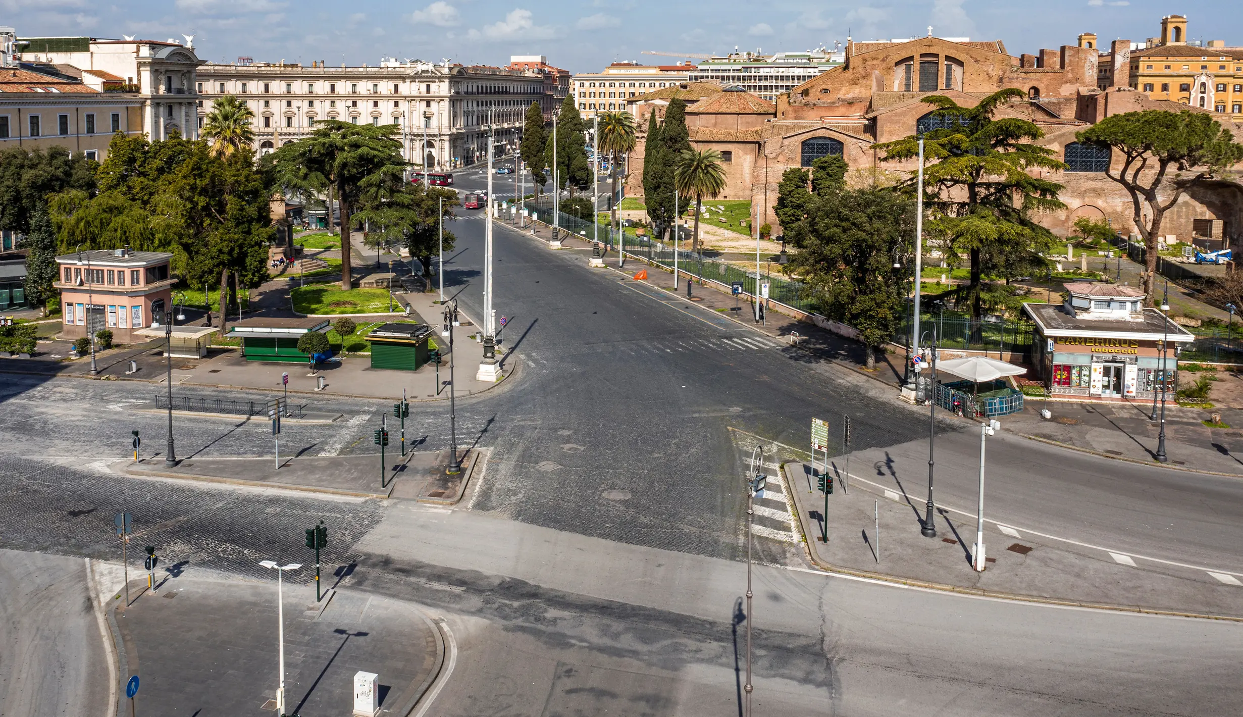 FOTO: Pemandangan Roma yang Bak Kota Hantu dari Udara - Foto Liputan6.com