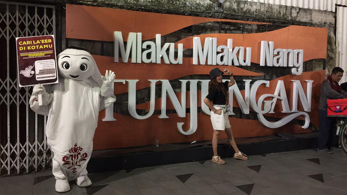 Foto: Dua Hari Terakhir di Surabaya, La'eeb Maskot Piala Dunia 2022 ...