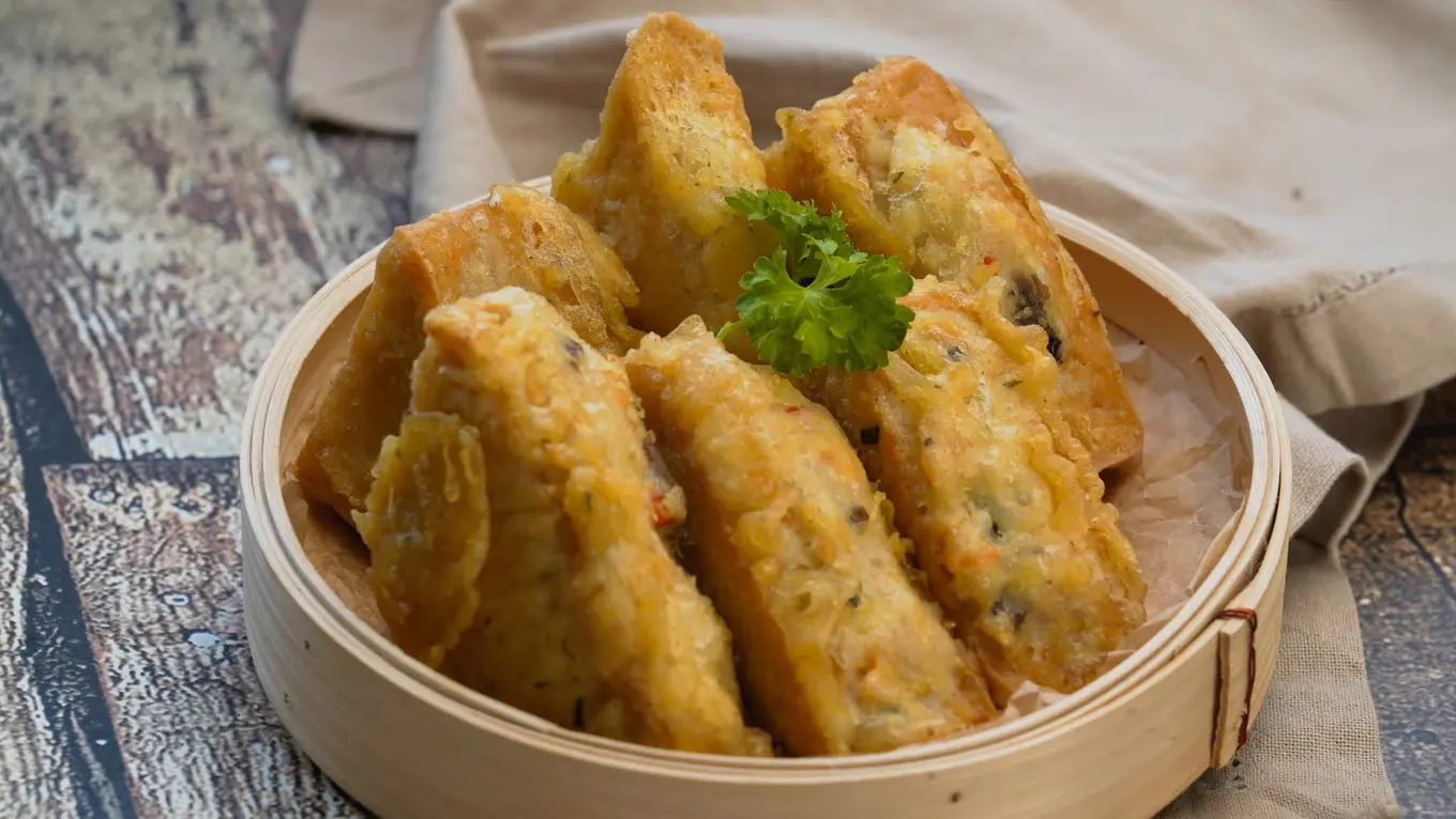Cara Membuat Tahu Isi Bihun Telur yang Gurih