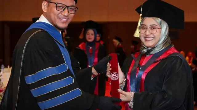 Kisah Oriza Violinar, Putri Harry Kahitna yang Tetap Senyum Meski ...