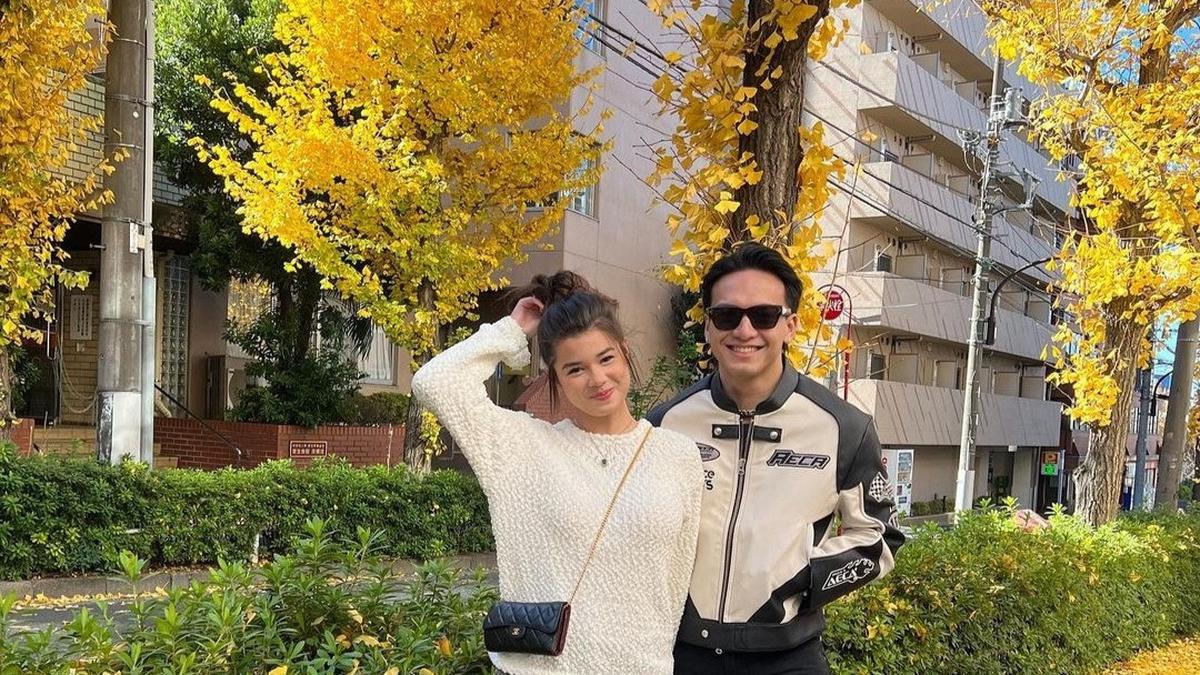 6 Potret Liburan Jefri Nichol dan Maria Theodore di Jepang, Mesra Bikin Baper