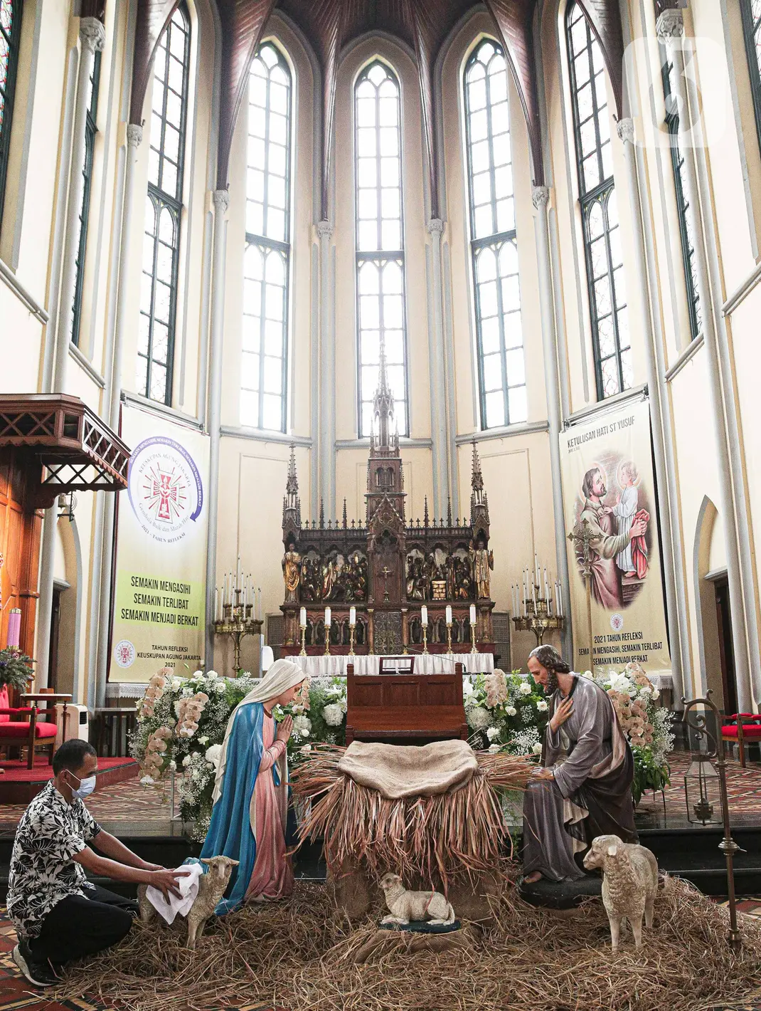 FOTO: Persiapan Natal Gereja Katedral - Foto Liputan6.com
