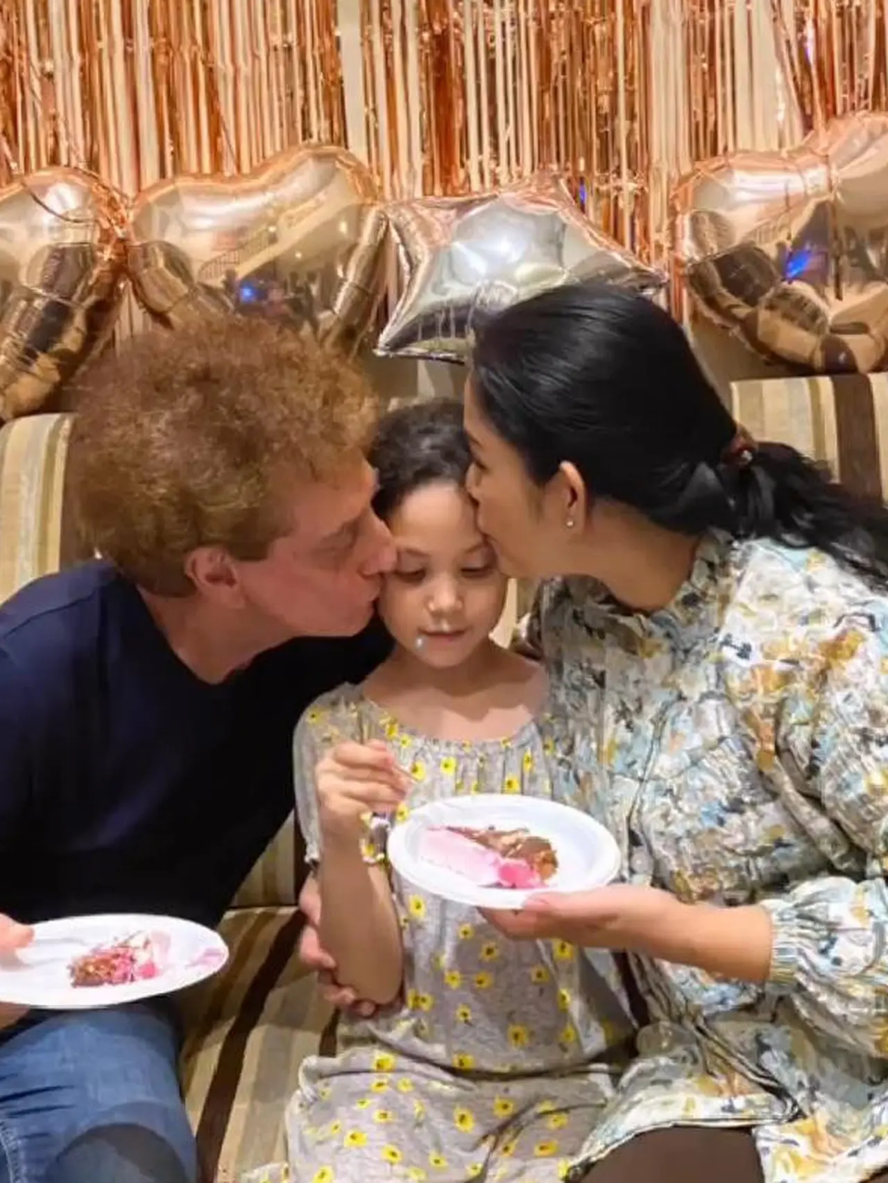 Kehidupan Rumah Tangga Harmonis Ahmad Albar dengan Dewi Sri Astuti yang ...