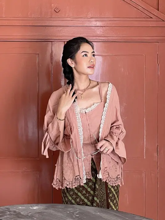 Parade Berkebaya Rania Yamin, Lestarikan Gaya Etnik dengan Sentuhan Stylish Kekinian - Photo ...