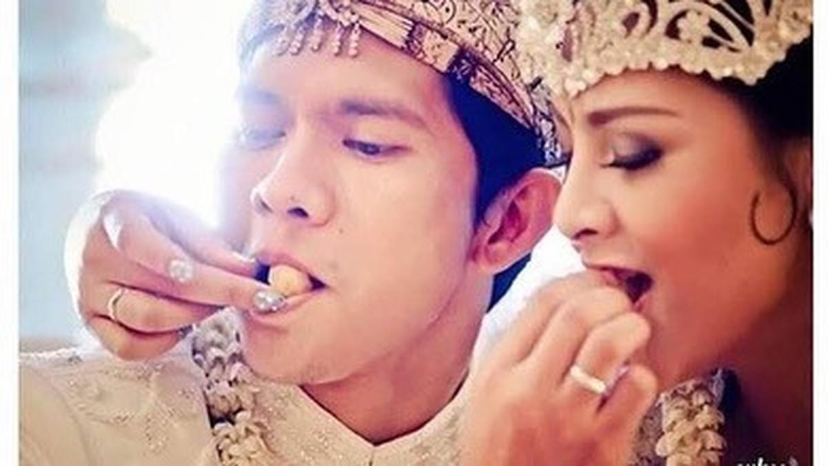 11 Tahun Menikah, Potret Keharmonisan Iko Uwais dan Audy Item, Kenal di Twitter dan Pacaran 60 ...