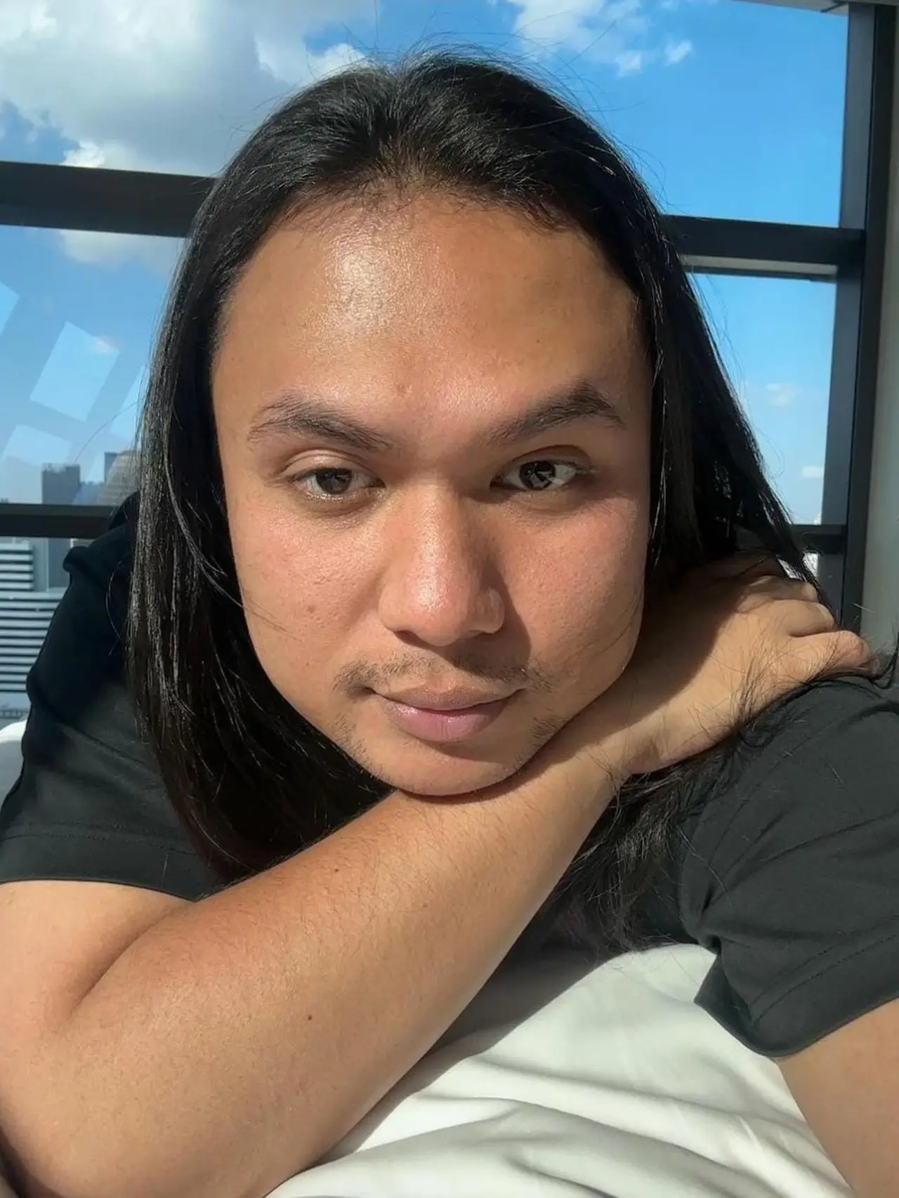 Keanu Angelo Kenakan Busana Pria Sesuai Syariat Saat Ibadah Umrah ...