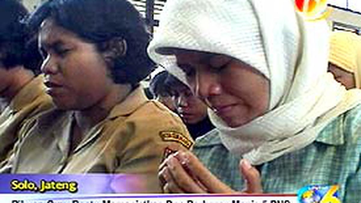 Guru Bantu di Solo Menggelar Doa Bersama - News Liputan6.com