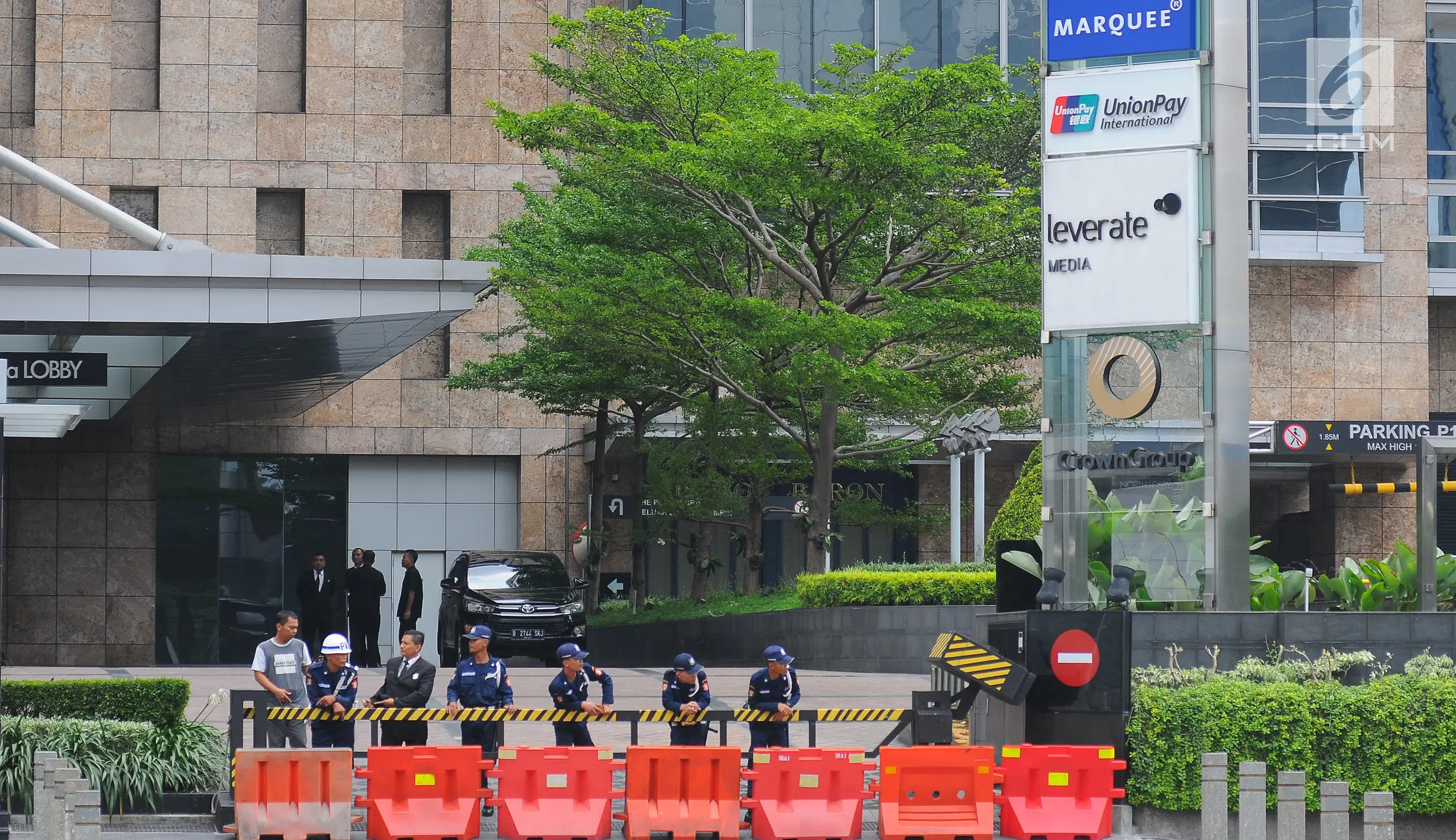 FOTO: Ada Demo, Perkantoran di Thamrin Diliburkan - Foto Liputan6.com