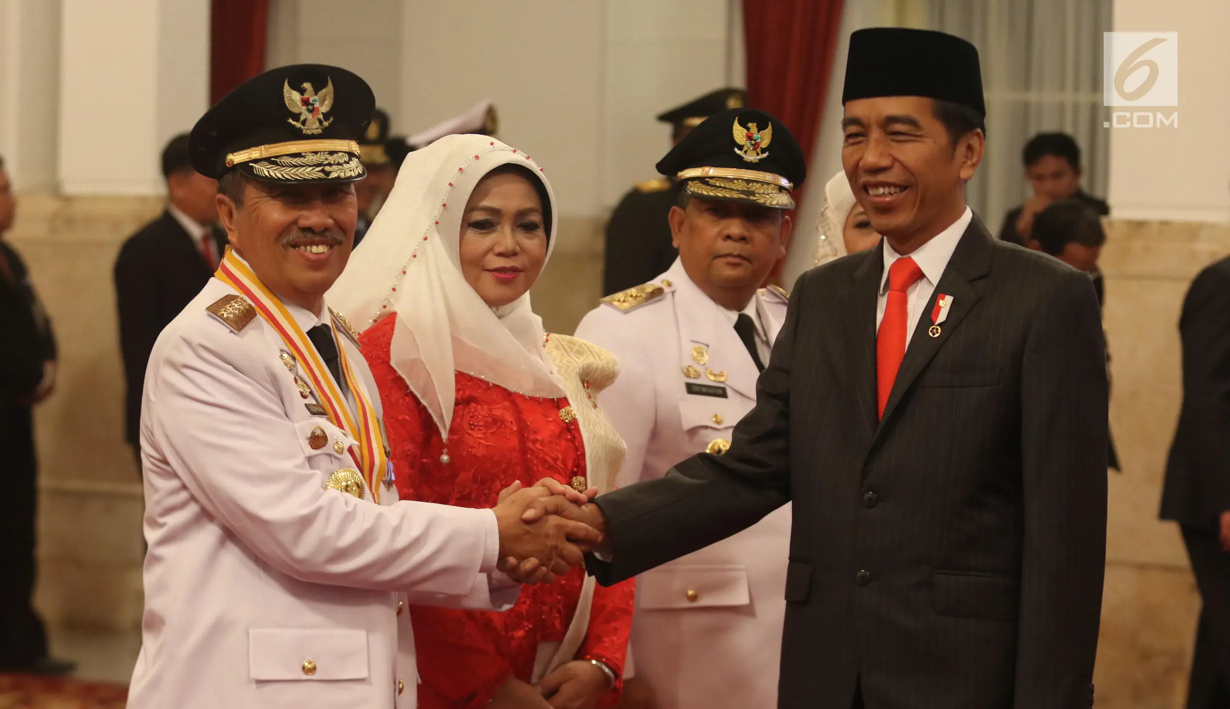 FOTO: Jokowi Resmi Lantik Gubernur dan Wakil Gubernur Riau - Foto ...