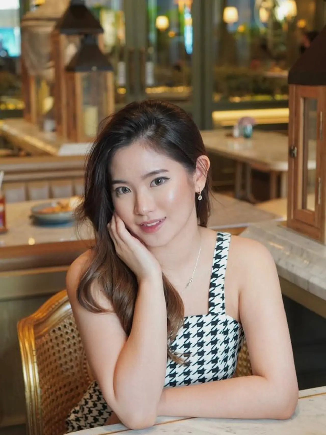 10 Potret Agnes Yunike, Influencer Berwajah Oriental yang Imut dan ...