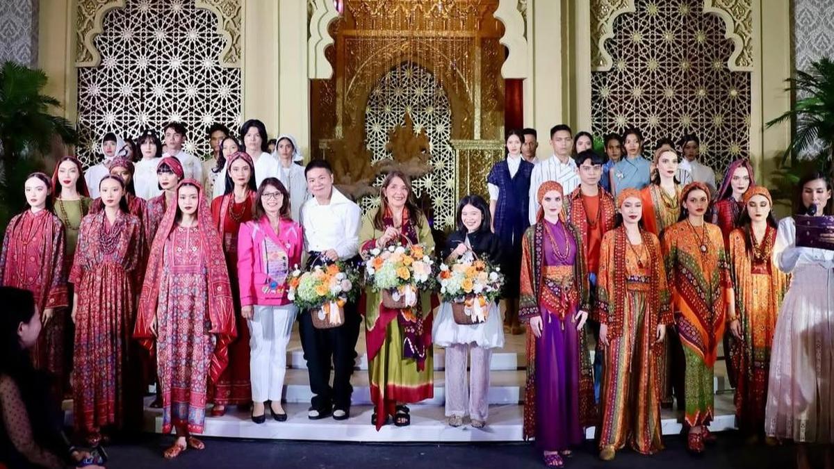 Keanggunan dan Elegansi Busana Lebaran yang Memesona di Raya Fashion ...