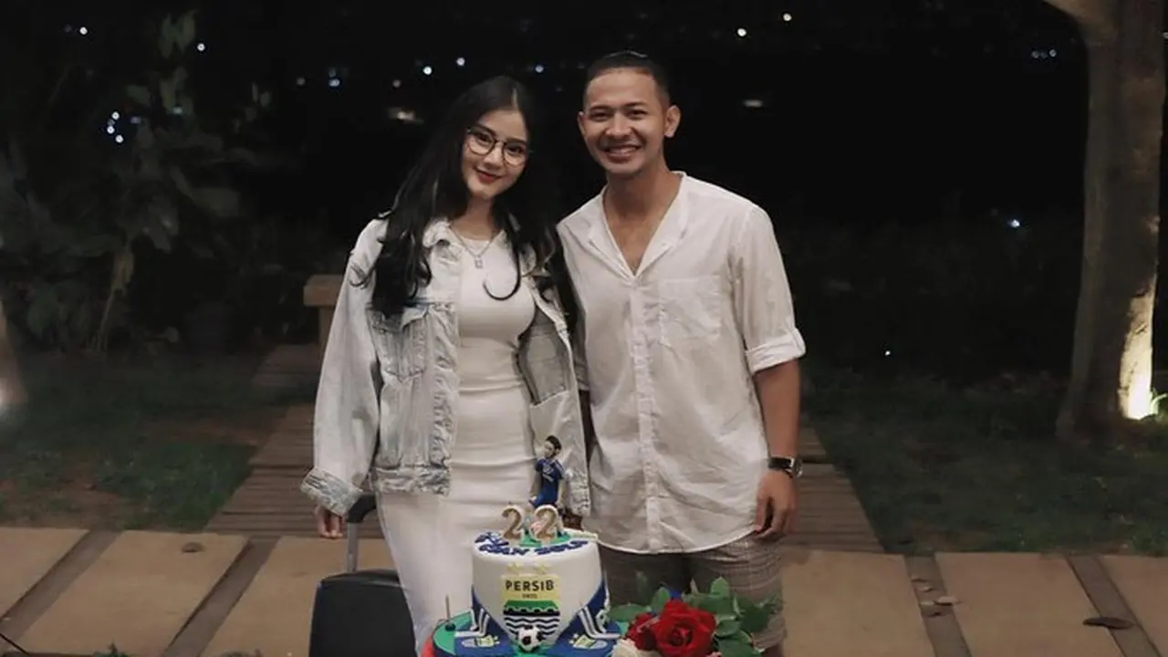 2 Tahun Pacaran, Ini 7 Potret Terbaru Ghea Youbi dengan Kekasih - Hot ...