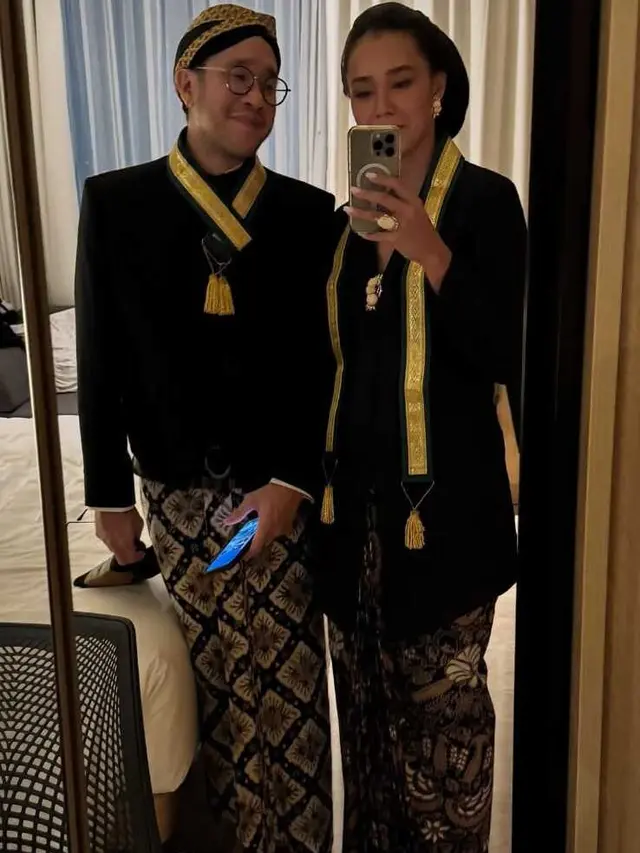 Model Kebaya Hitam Ala Seleb Saat Ikut Acara Satu Suro di Solo, Ada Sherina Munaf Sampai Vicky ...