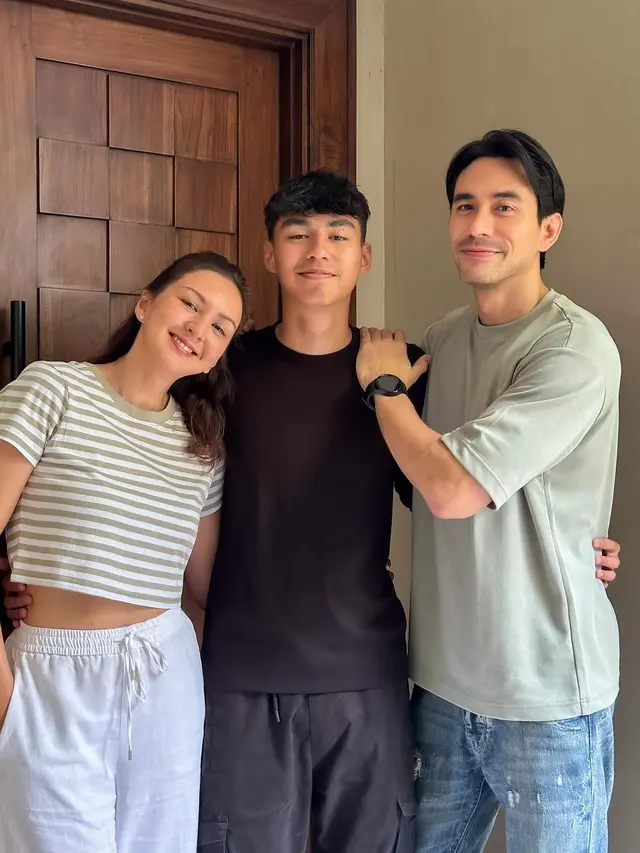 Potret Diego Andres Anak Darius Sinathrya dan Donna Agnesia yang ...