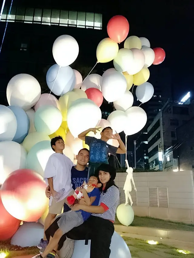 6 Potret Keluarga Kecil Anindhita Anestya Anak Kedua Aburizal Bakrie, Harmonis - Hot Liputan6.com