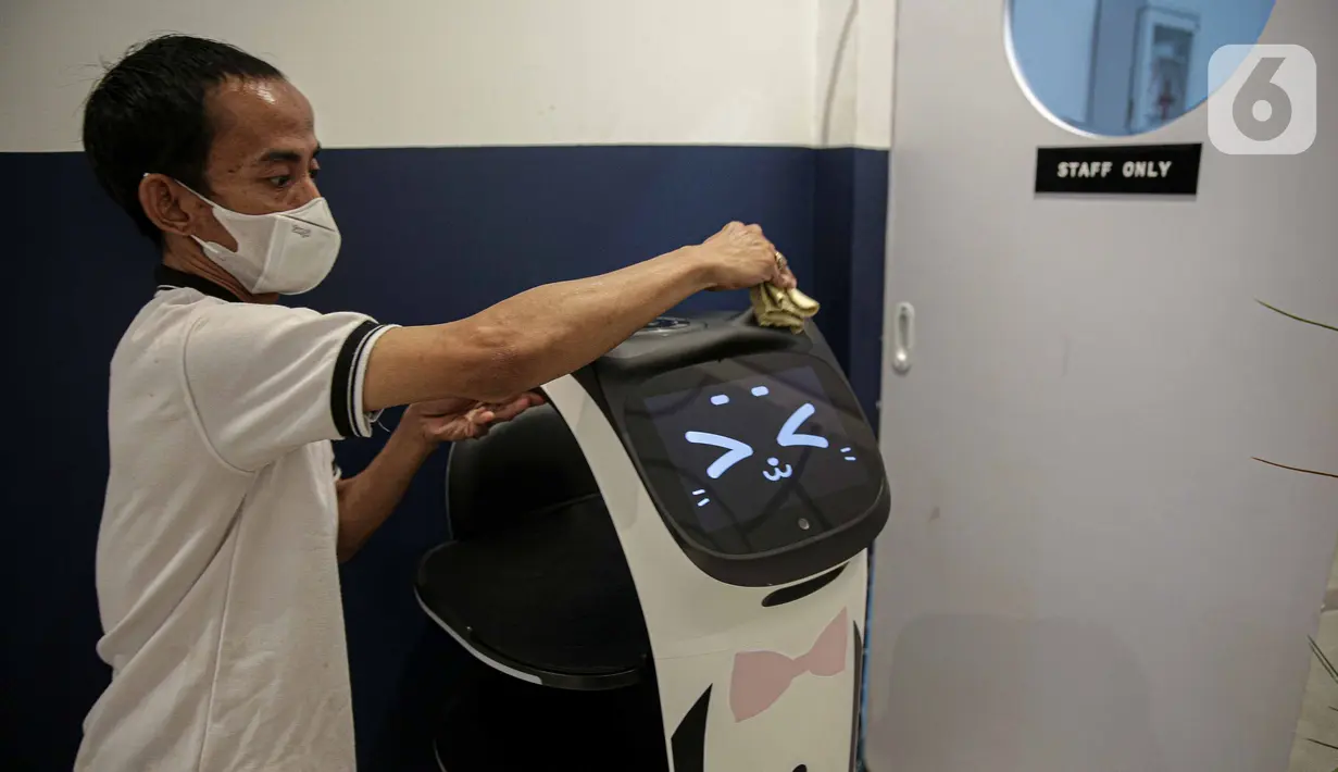 FOTO: Kafe di Pasar Baru Gunakan Robot Pengantar Pesanan Pelanggan ...