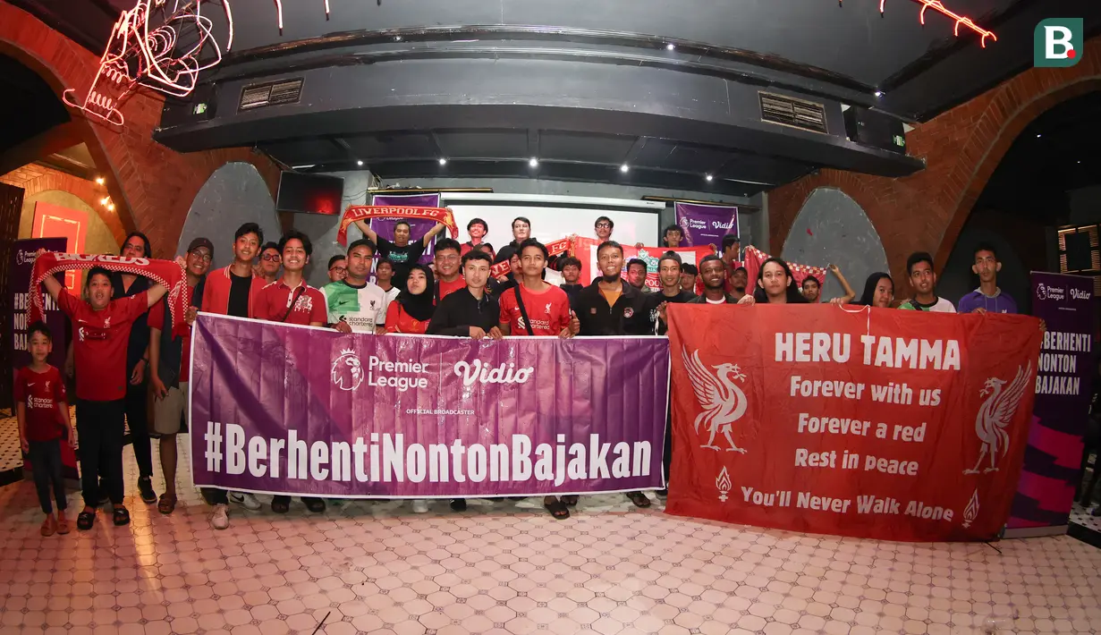 Foto: Riuhnya Chant Dukungan Tiada Henti Bigreds Regional Bekasi dalam ...
