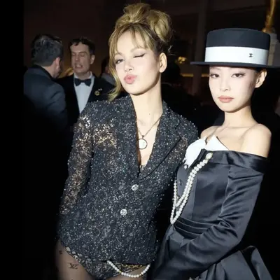 6 Pesona Jennie Blackpink untuk Pertama Kalinya Hadir di Met Gala ...