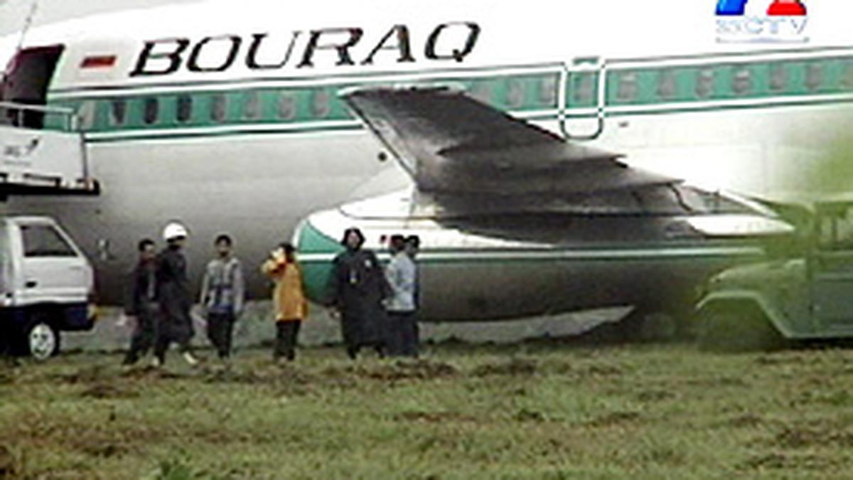 Bouraq Tergelincir di Bandara Hasanuddin