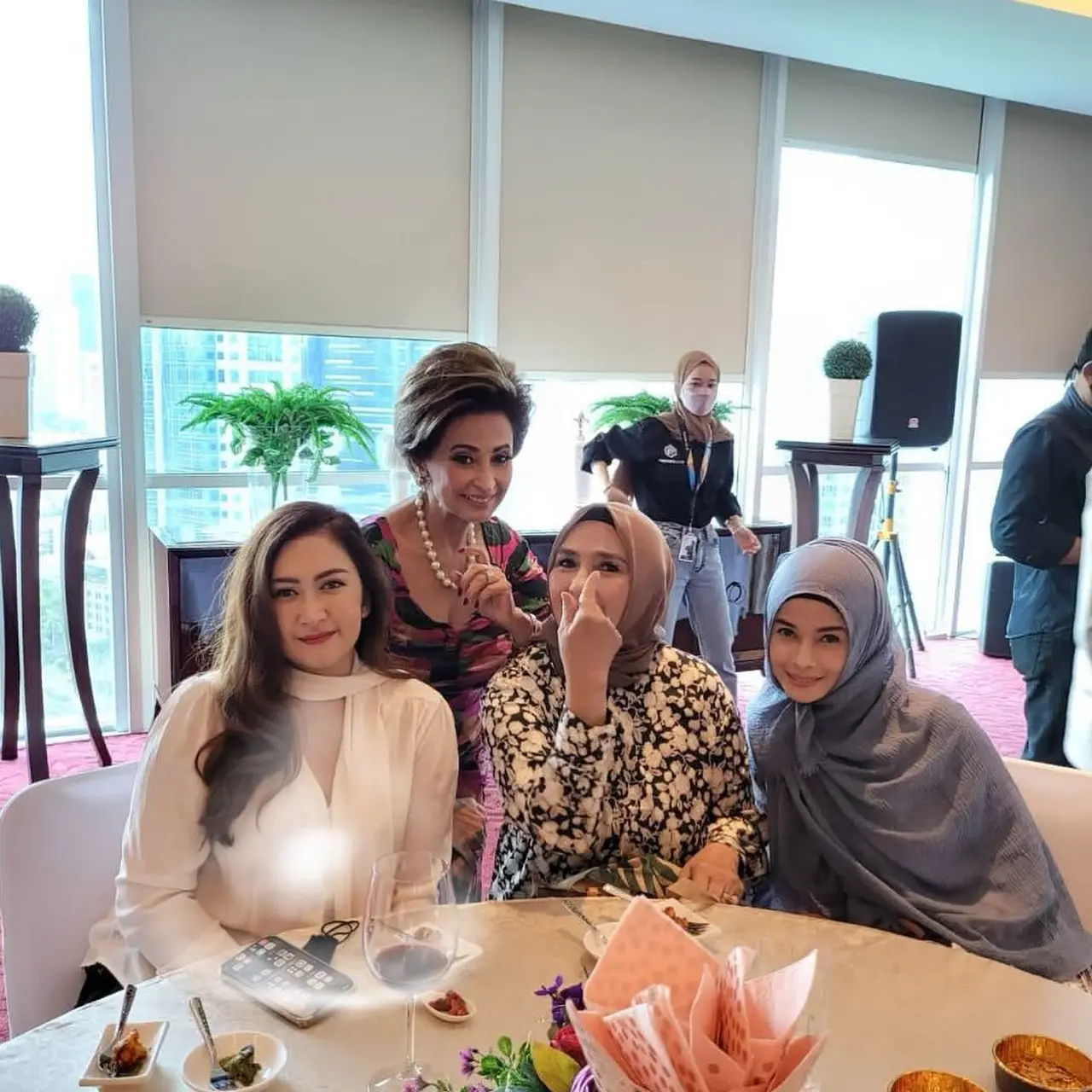 Ketika Istri dan Mantan Primus Yustisio Bertemu, Akrabnya Jihan Fahira ...