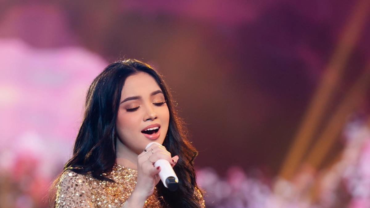 Diberi Julukan "Sang Dewi", Intip Gaya Busana Lyodra yang Anggun Saat ...