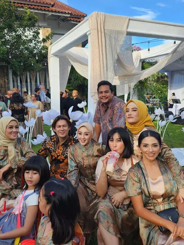 6 Momen Pernikahan Reiner Manopo dan Adisty Juniar Jadi Ajang Reuni ...