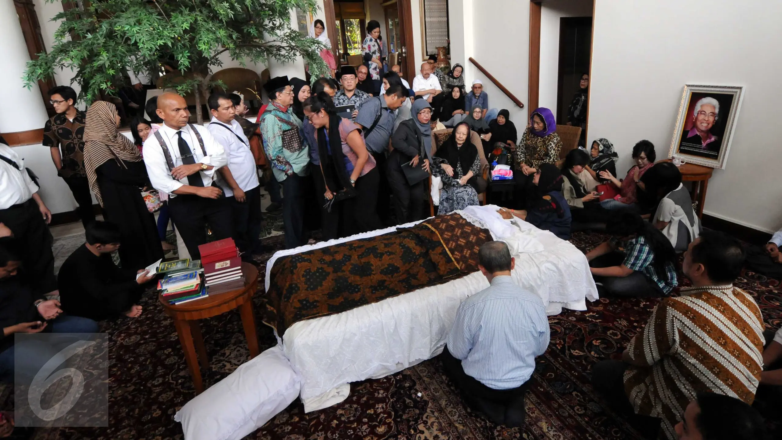 Adnan Buyung, dari Kasus 27 Juli hingga Gelar Pahlawan Nasional