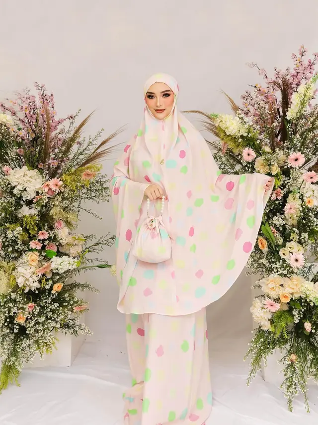 Tekuni Bisnis Fashion, Ini 7 Potret Zaskia Gotik dengan Busana ...