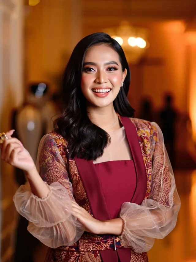 8 Model Baju Batik Lengan Kerut Modern Elegan, Perpaduan Gaya Klasik ...