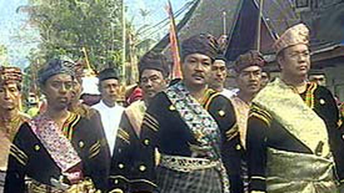 Belasan Pemuka Adat Minangkabau Dinobatkan Menjadi Datuk - News ...