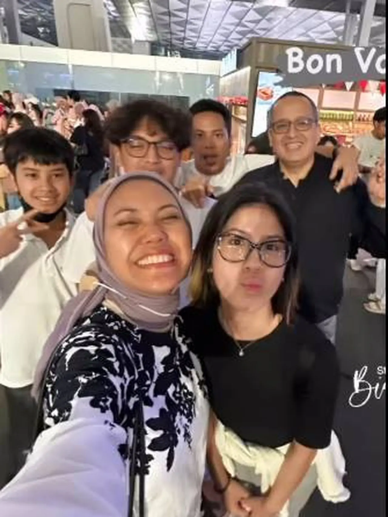 7 Momen Ariyo Wahab Lepas Putrinya untuk Kuliah di Korea Selatan, Penuh ...