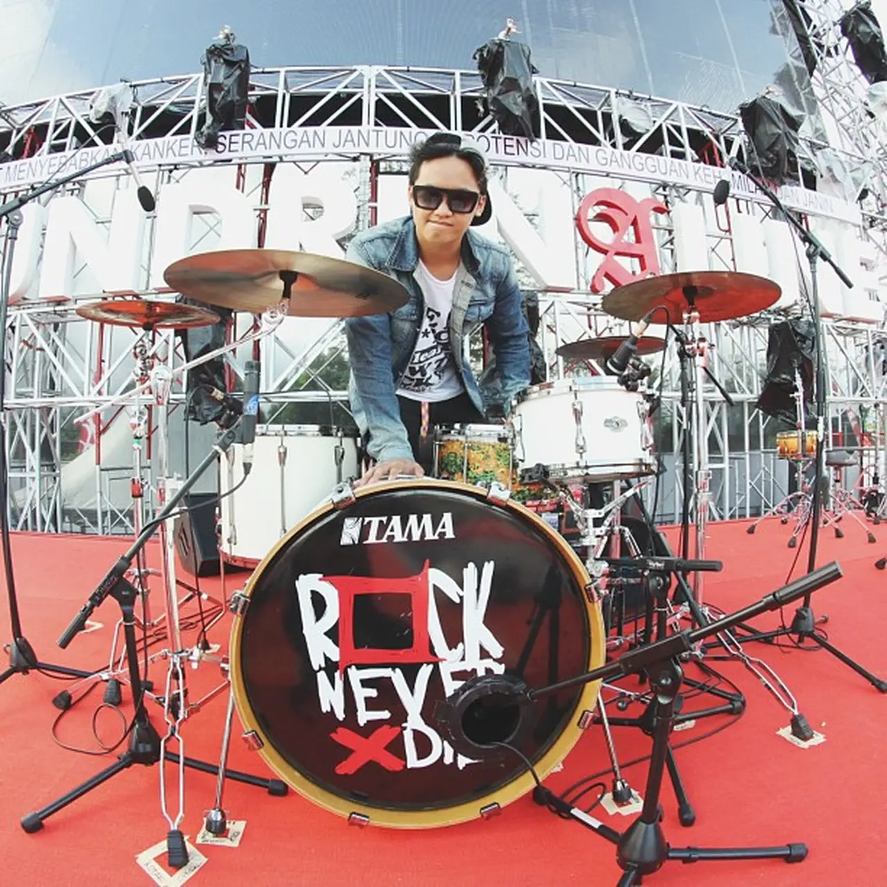 Mengenal Bounty Ramdhan, Musisi Nyentrik Anak Legenda Musik yang Bikin ...