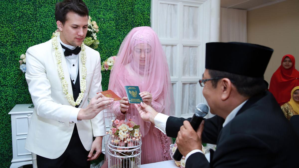 Lika Liku Perjalanan Cinta Risty Tagor dan Stuart Collin - Entertainment Fimela.com