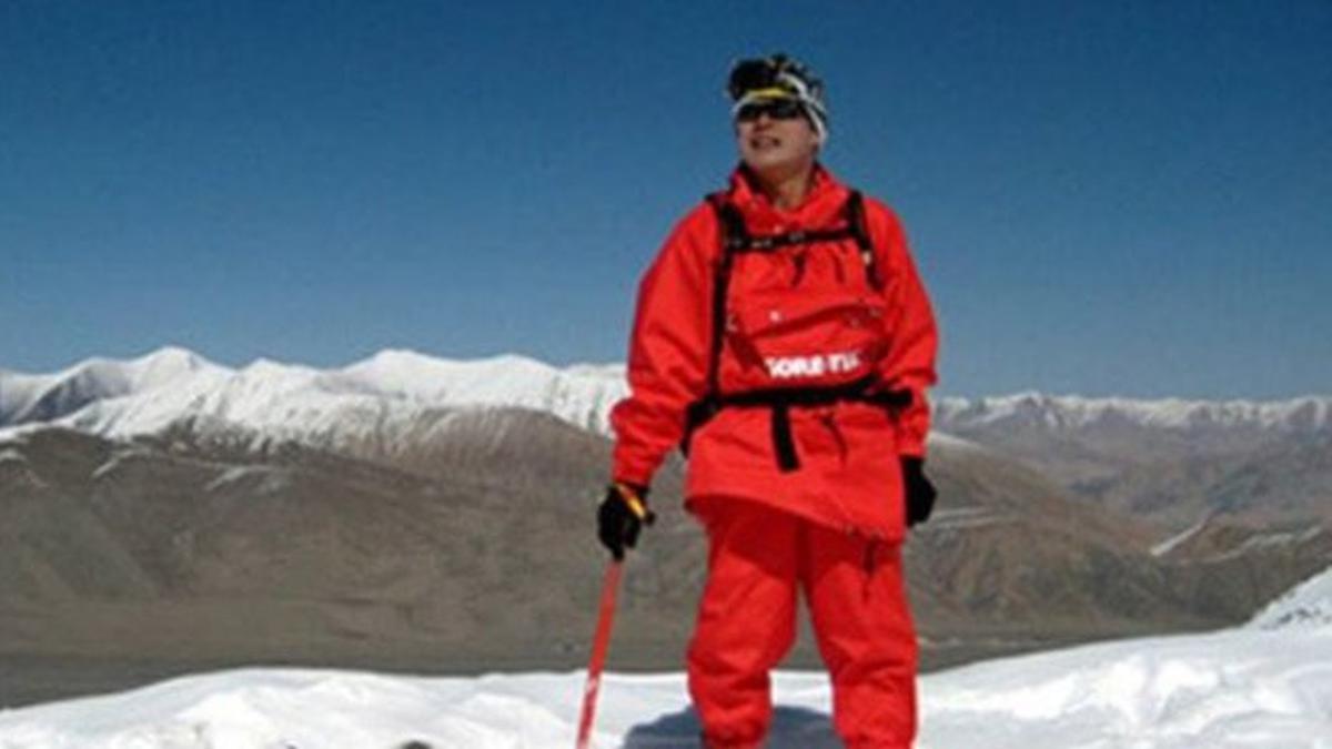 Meski Kedua Kaki Diamputasi Pria Ini Berhasil Taklukkan Puncak Everest