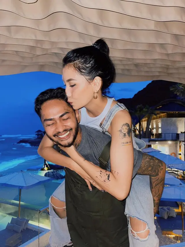 5 Artis yang Akhirnya Menambatkan Hati ke Mantan Pramugari, dari Narji ...