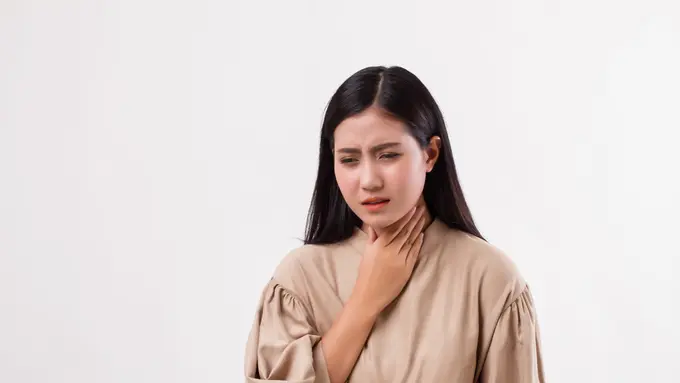 Penyebab Radang Tenggorokan dan Cara Mengatasinya - Health Fimela.com