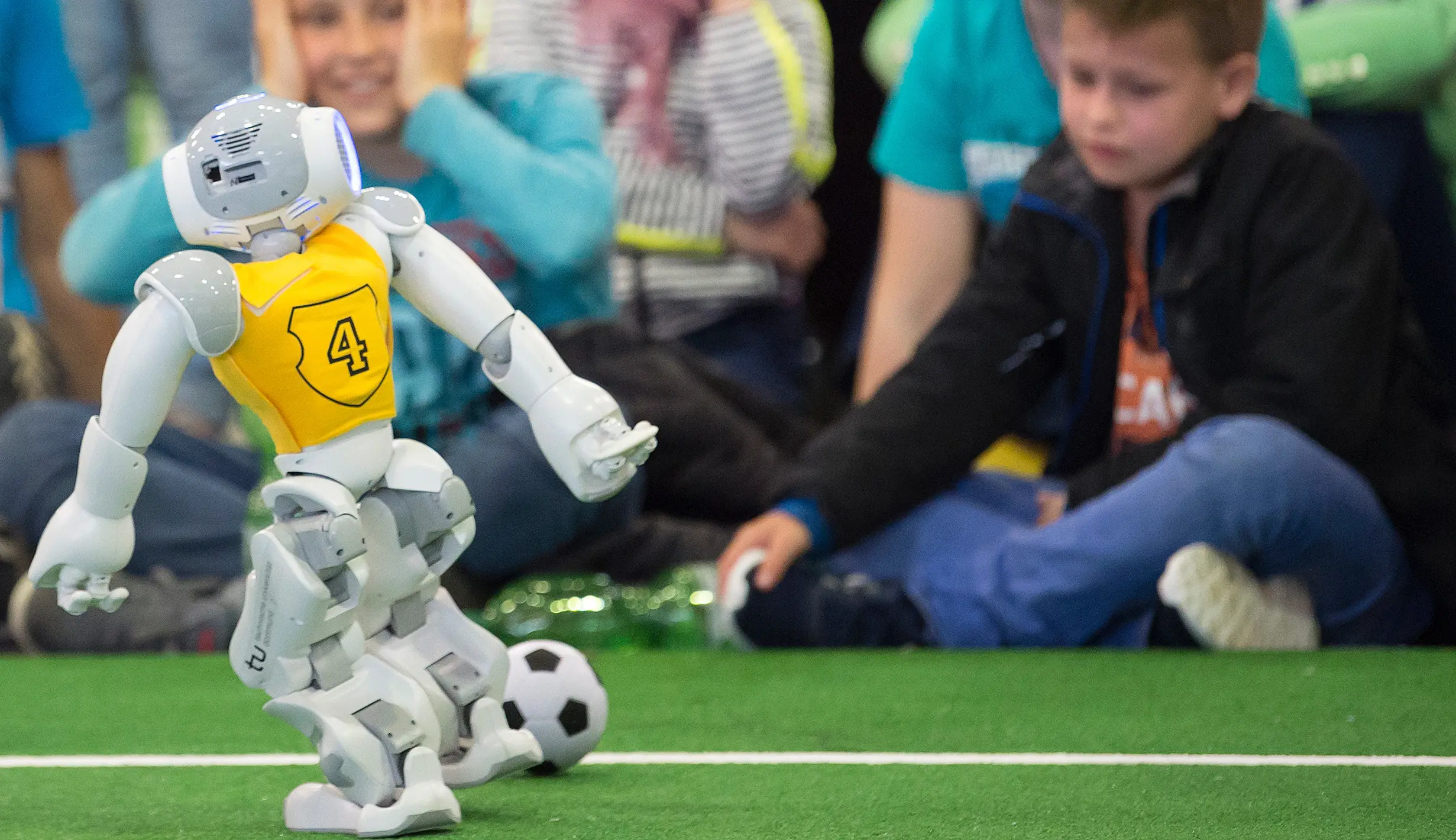 Saat Para Robot Bertanding Sepak Bola - Foto Liputan6.com