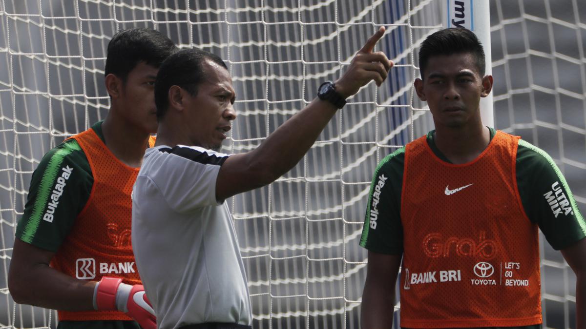 Misi Hendro Kartiko untuk Kiper Timnas Indonesia U-22 - Indonesia Bola.com