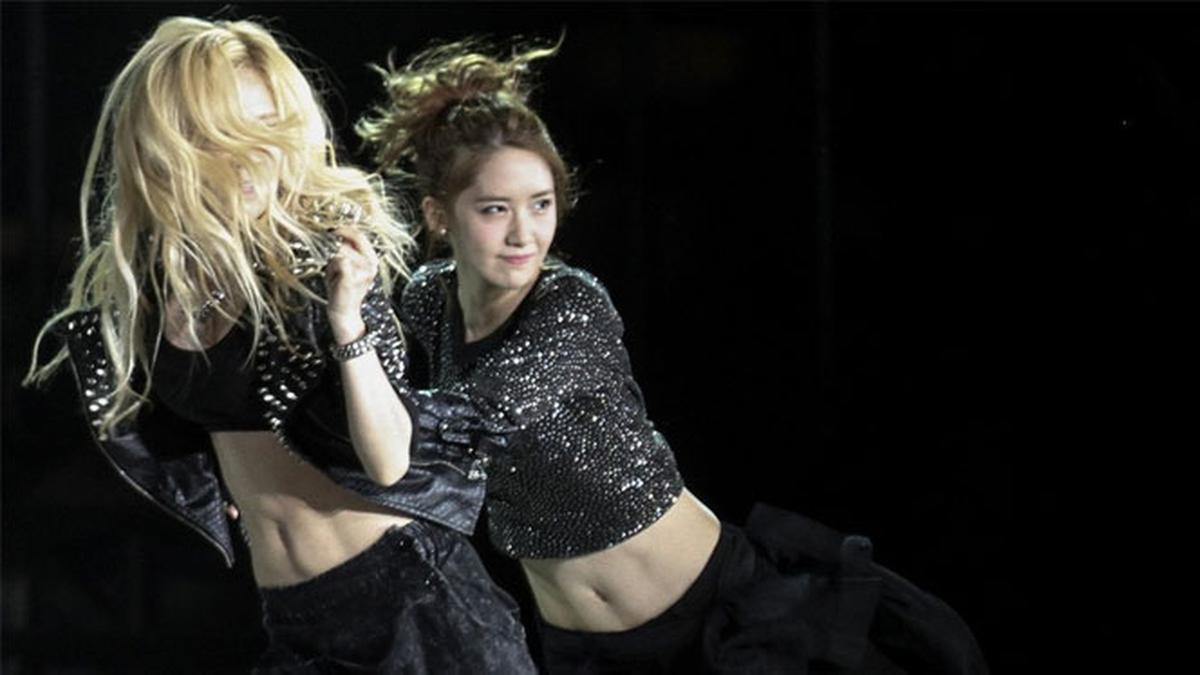 10 Pose Yoona SNSD Pamer Abs