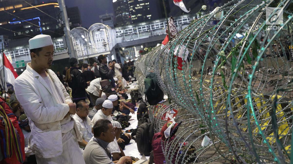 Sempat Memanas, Unjuk Rasa di Bawaslu Berakhir dengan Salaman - News ...