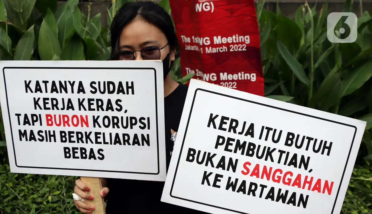 FOTO: Aksi 900 Hari Kaburnya Harun Masiku di Depan Gedung KPK - Foto ...