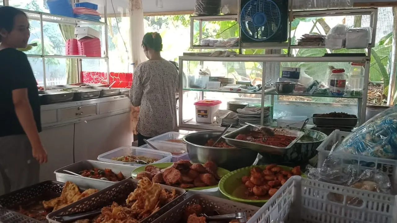 Sedap Mantap, Saksi Bisu Perjuangan Hidup Bu Romlah - Regional Liputan6.com