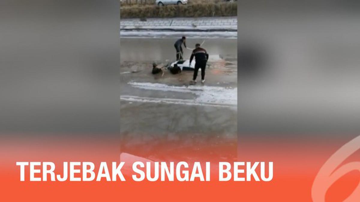 VIDEO: Dramatis, Penyelamatan Pria yang Terjebak di Sungai Beku ...