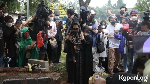 Oddie Agam Meninggal Dunia, Ini 7 Potret Chintami Atmanegara Saat ...