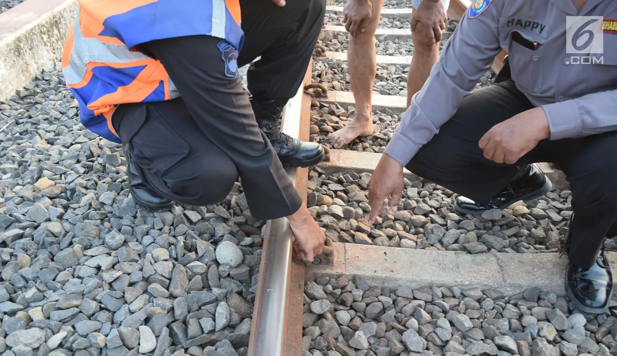 FOTO: Jelang Mudik, Pemeriksaan Rel Kereta Api Diperketat - Foto ...