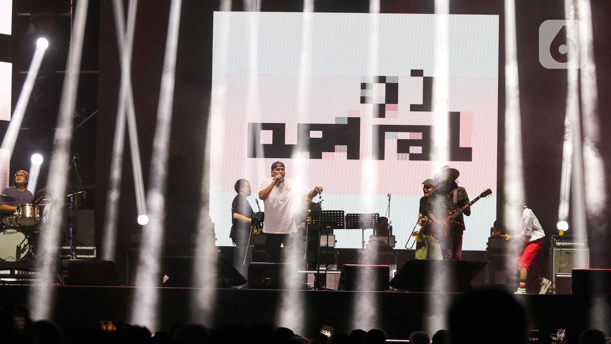 Netral 92 dan Gugun Blues Shelter Hentak Acara The 90's Festival