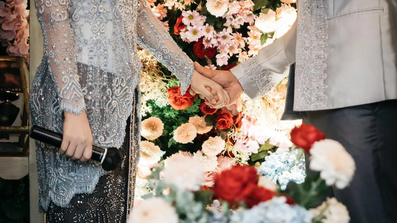 Segera Ke Pelaminan, Ini 7 Potret Prosesi Lamaran Via Vallen dan Chevra ...